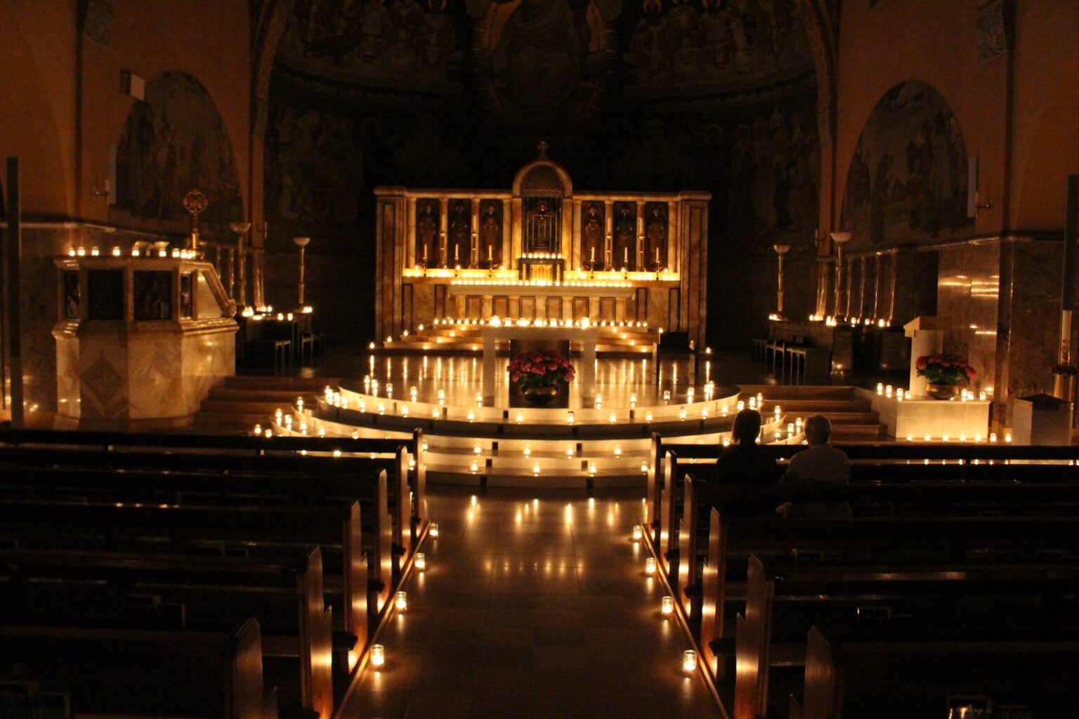 Lange Nacht der Kirchen: St. Anton erstrahlte im Kerzenschein – Pfarrei St. Anton Zürich