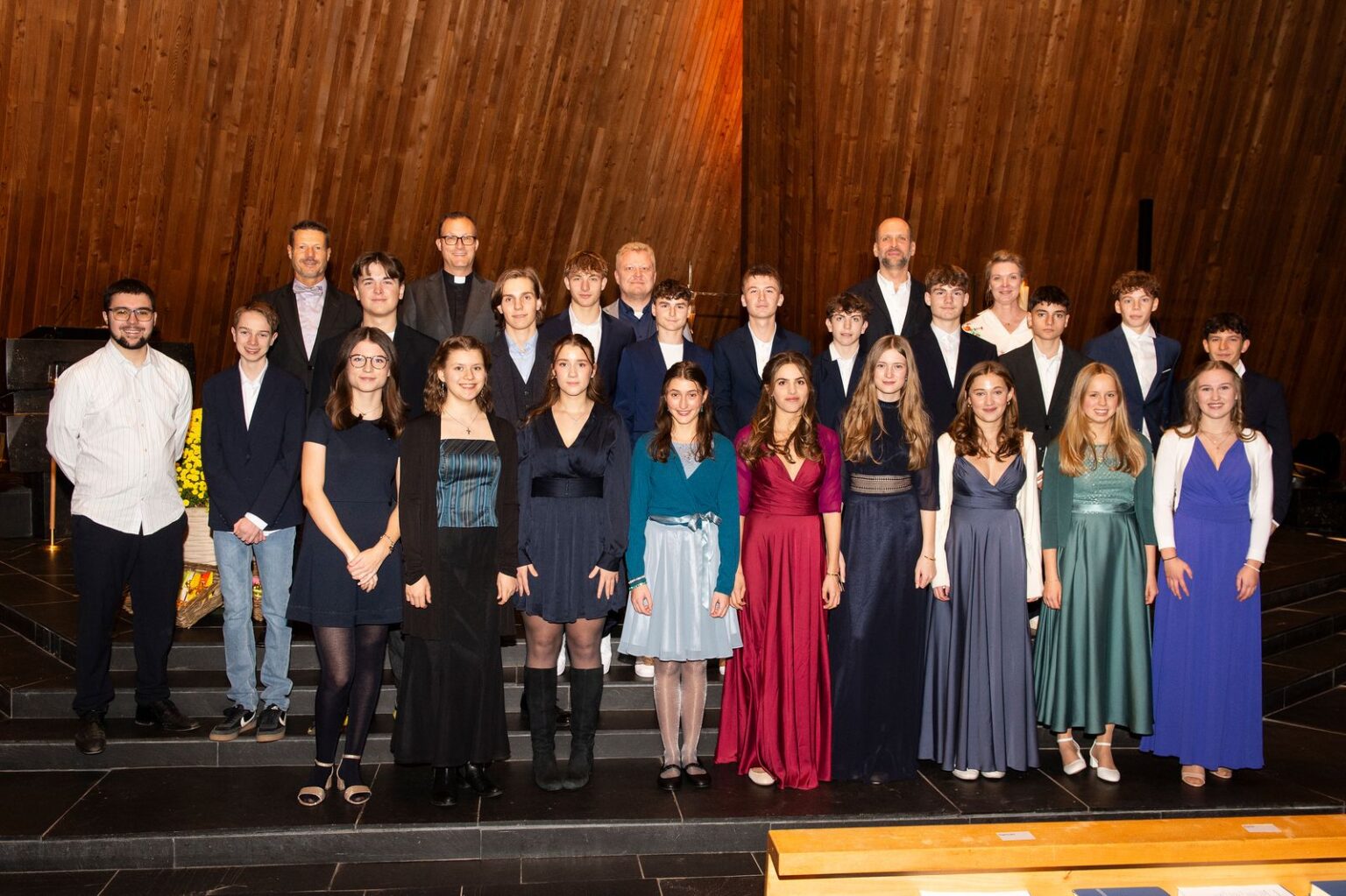 Firmung im Seelsorgeraum St. Anton-Maria Krönung: Bildergalerie – Pfarrei St. Anton Zürich